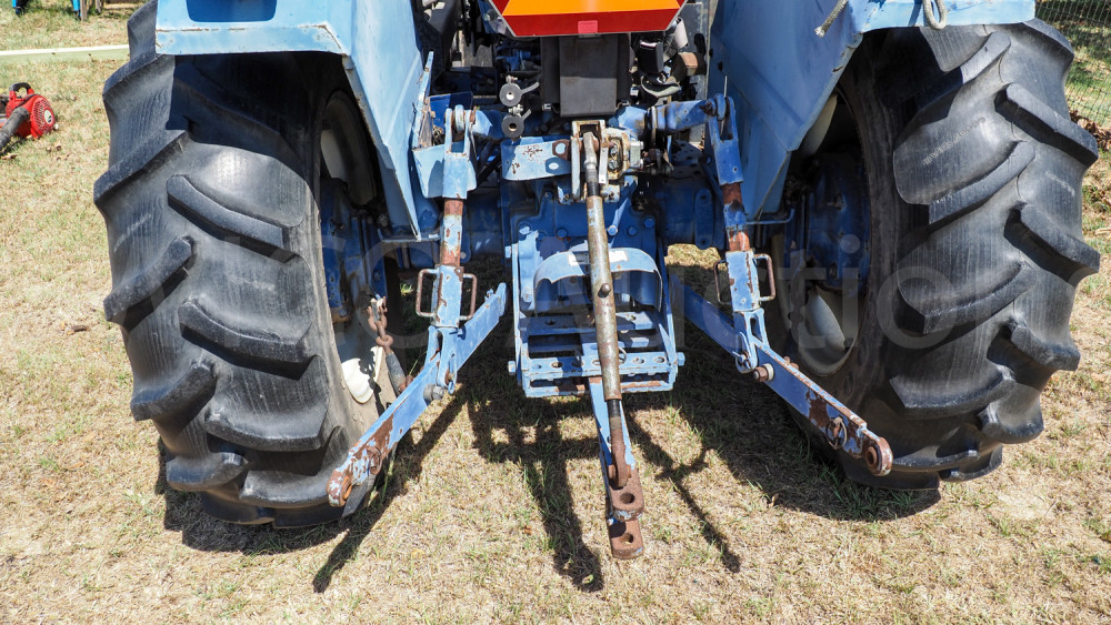 Long 520 Tractor with front loader - Swico Auctions
