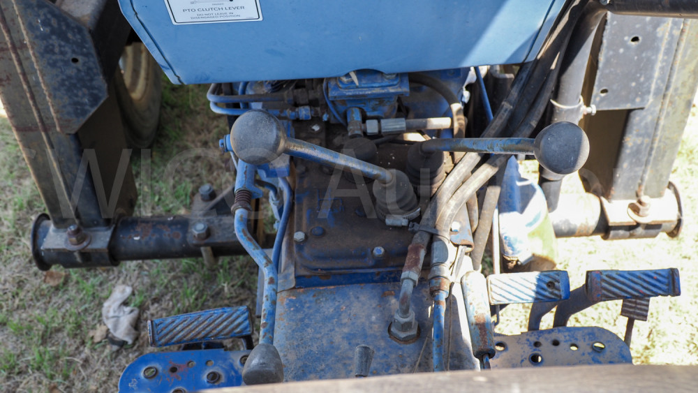 Long 520 Tractor with front loader - Swico Auctions
