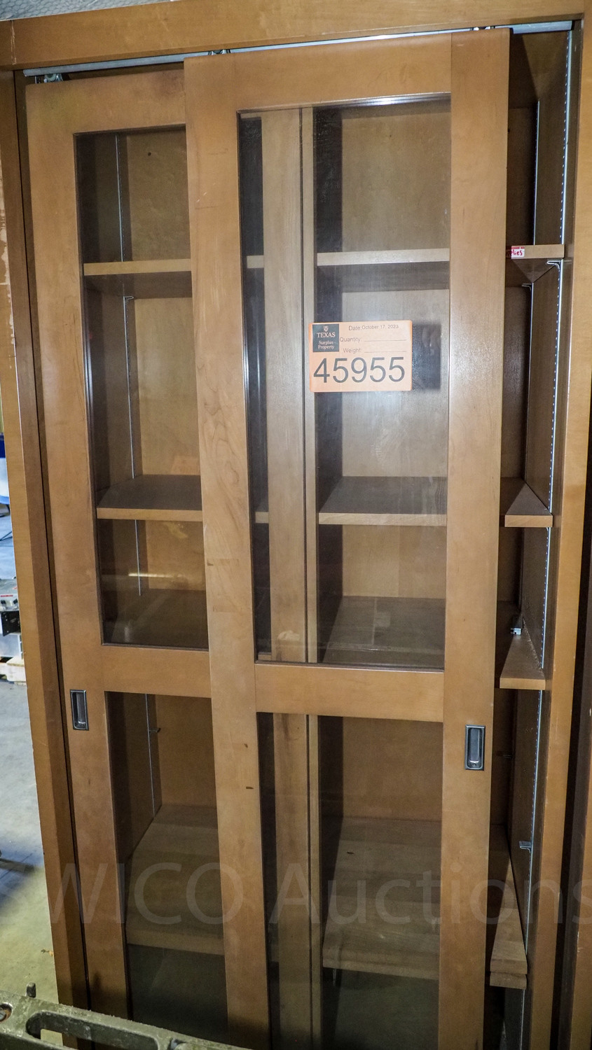 Wood cabinets with sliding glass doors - Swico Auctions