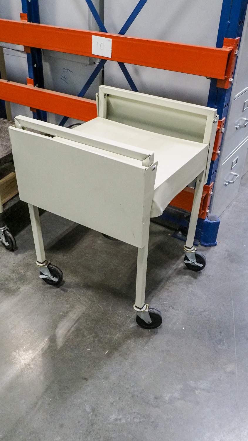 Metal overhead cart - Swico Auctions