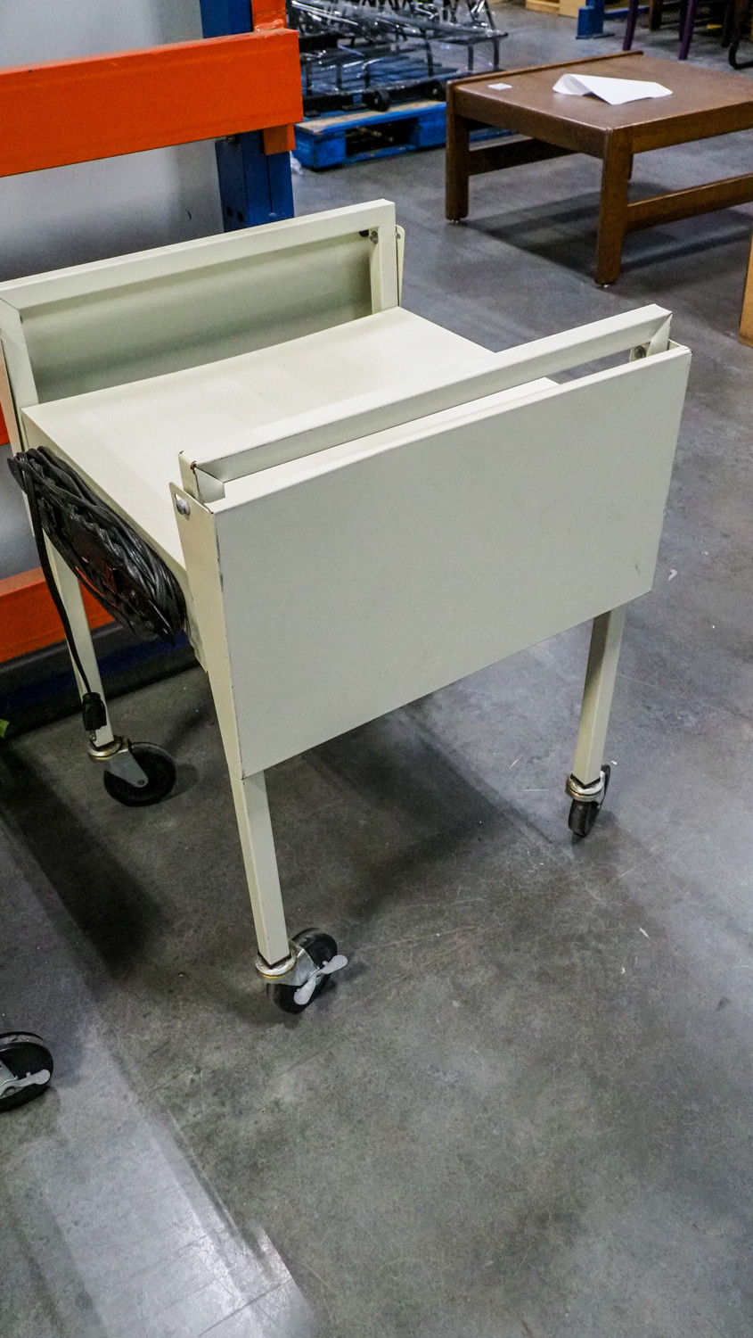 Metal overhead cart - Swico Auctions