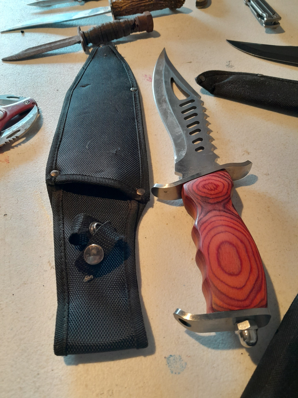 Lot# 101 - kinife collection - Swico Auctions