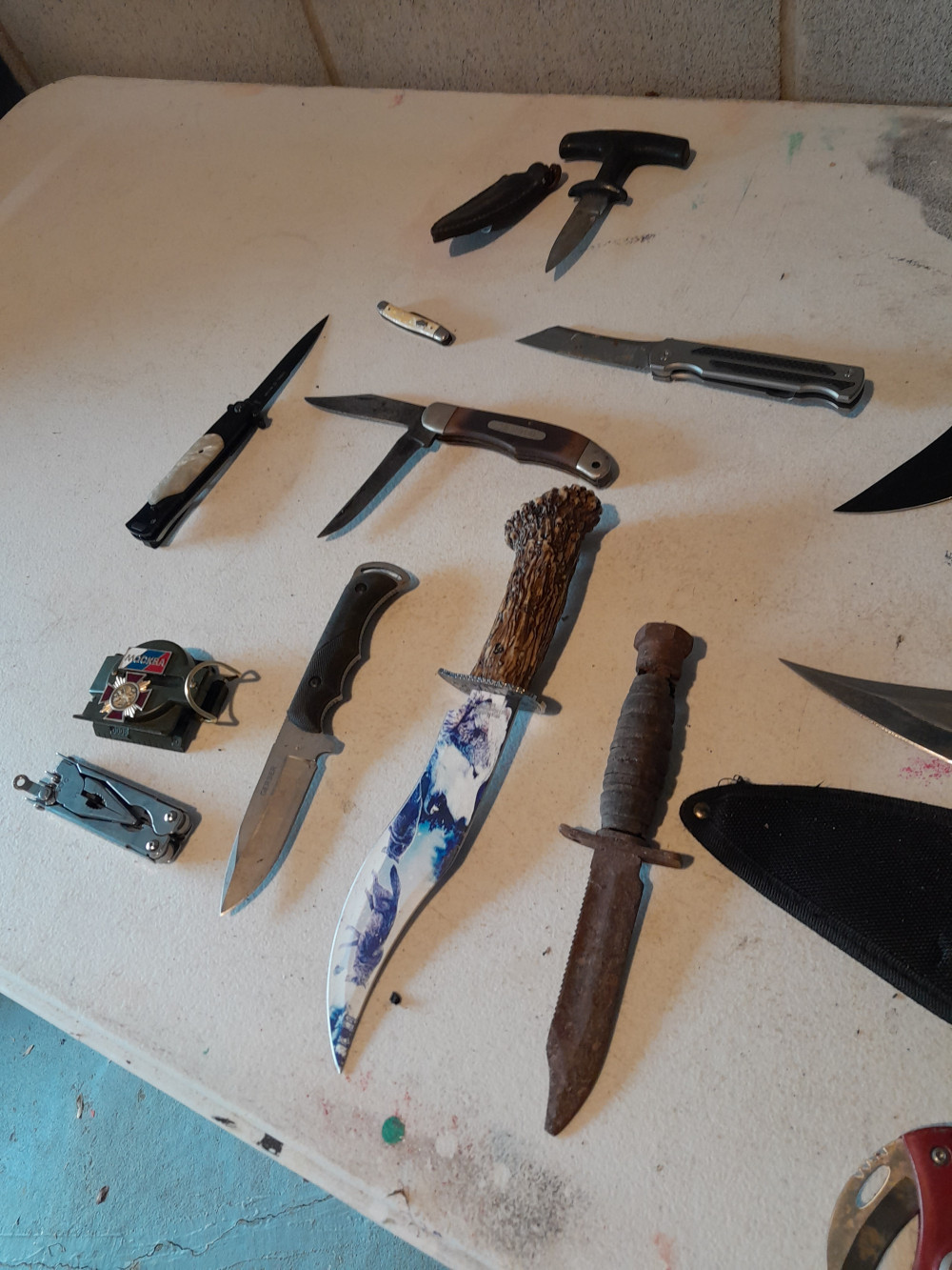 Lot# 101 - kinife collection - Swico Auctions