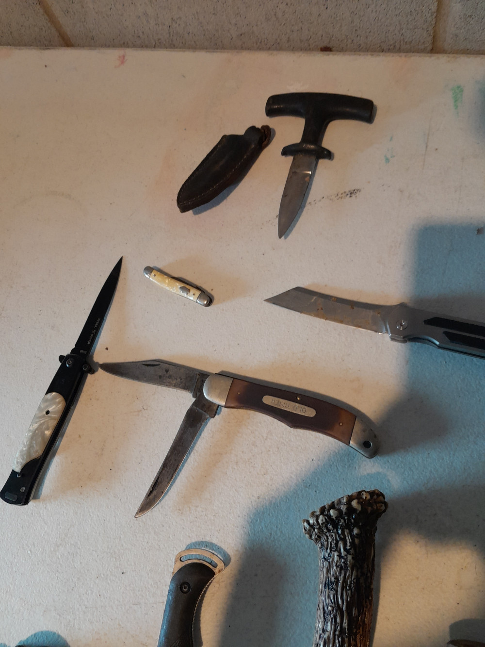 Lot# 101 - kinife collection - Swico Auctions