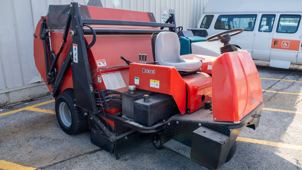 Smithco Sweep Star 60 - Swico Auctions