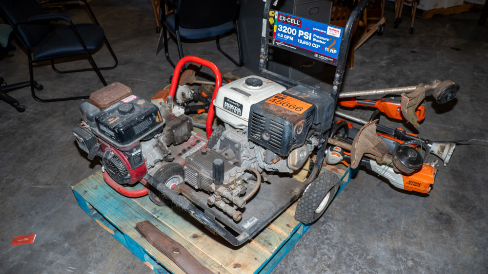 Pallet of small engine equipment - Swico Auctions
