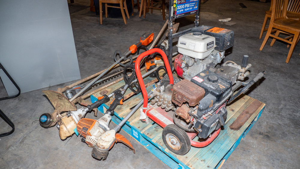 Pallet of small engine equipment - Swico Auctions