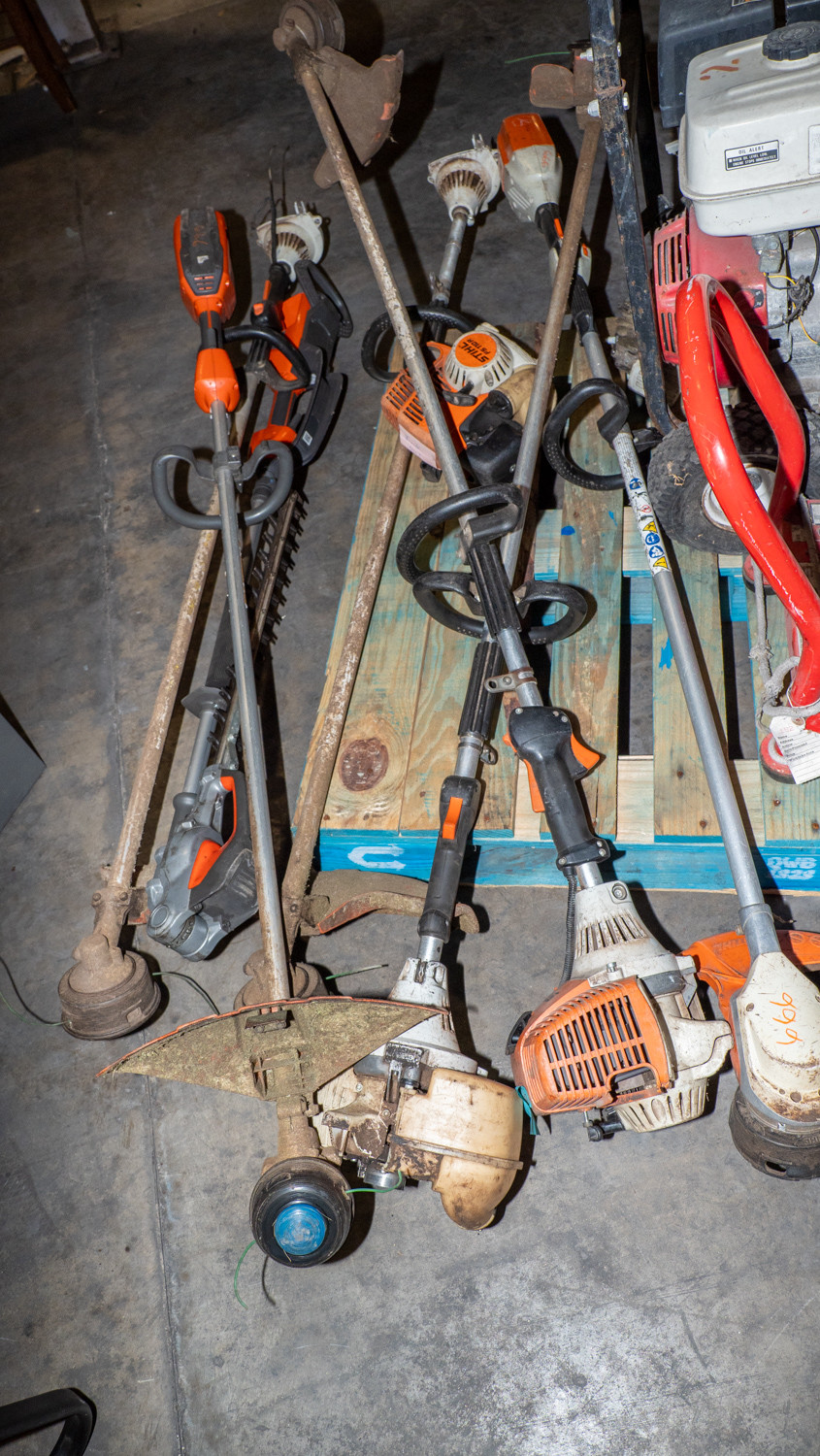 Pallet of small engine equipment - Swico Auctions