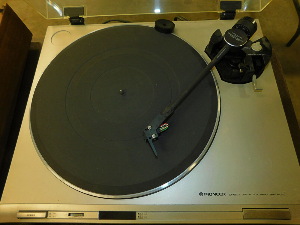 PIONEER Record Player - Swico Auctions