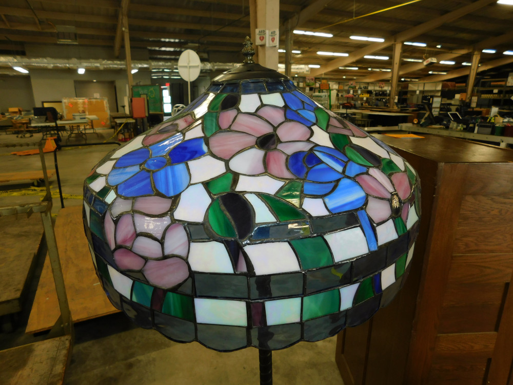 Antique Stained Glass Lamp - Swico Auctions