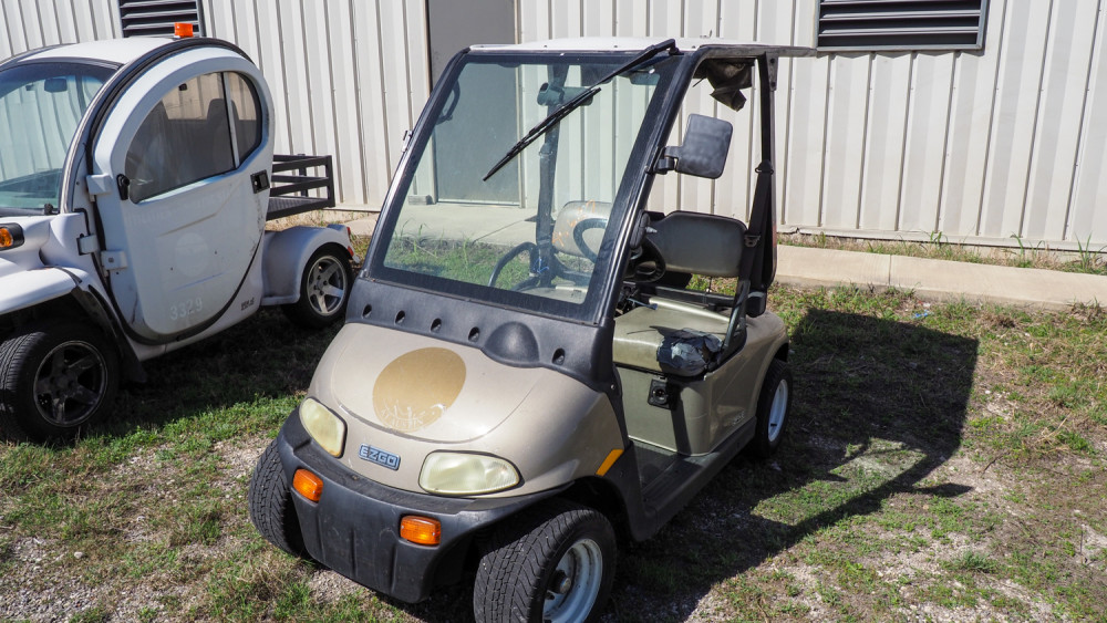 2010 EZGo 2Five golf cart - Swico Auctions
