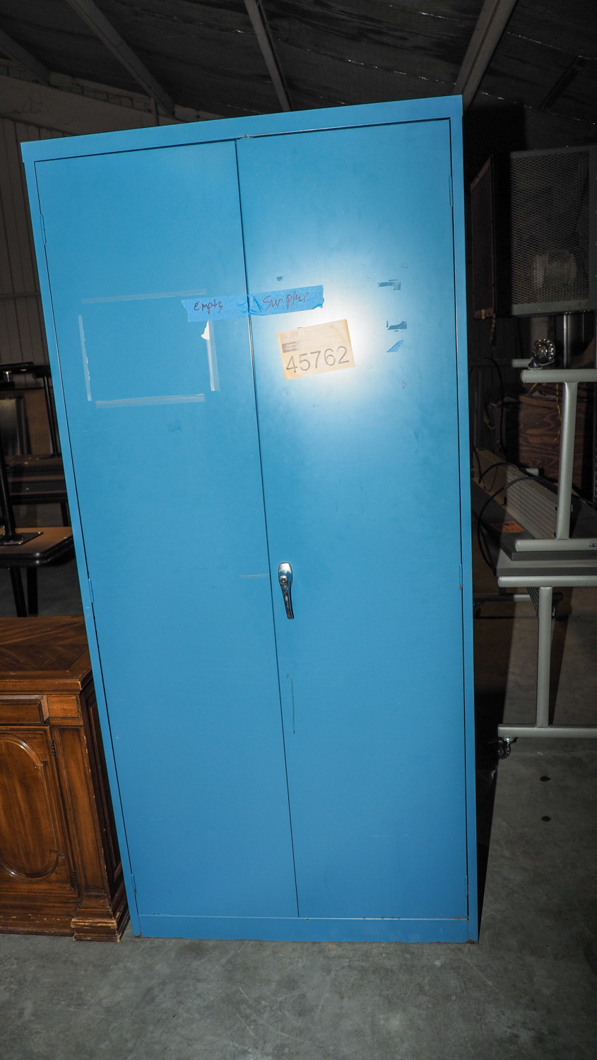 Blue metal storage cabinet - Swico Auctions