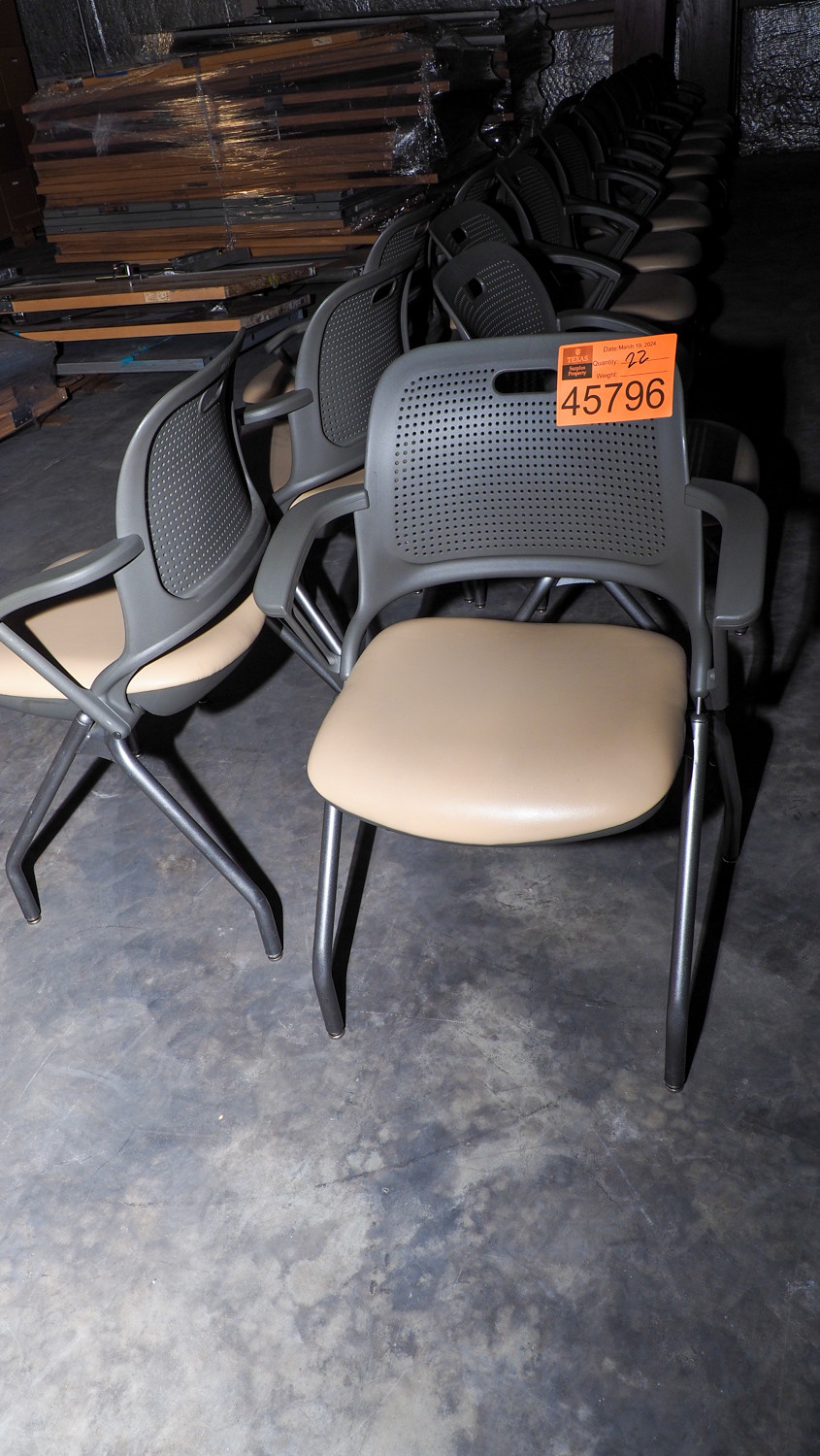 22 chairs - Swico Auctions