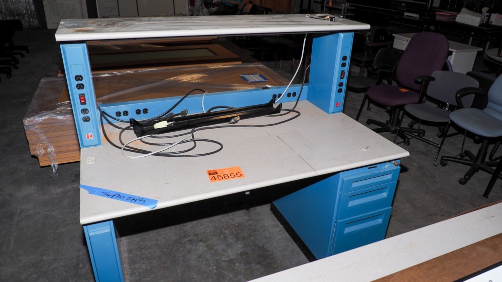 Blue workbench - Swico Auctions