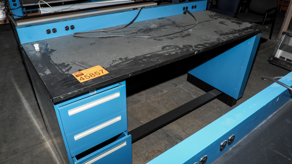 Blue workbench - Swico Auctions