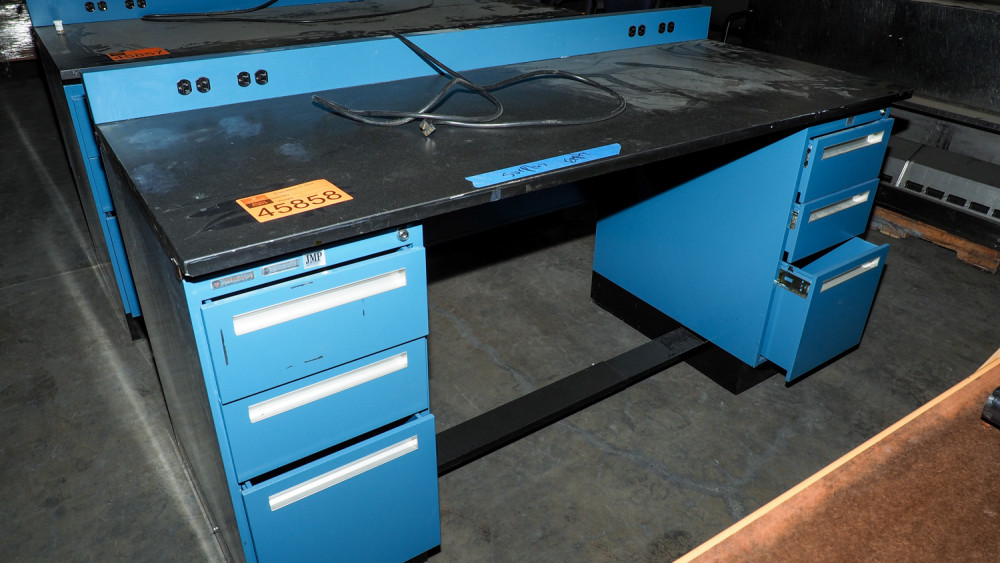 Blue workbench - Swico Auctions