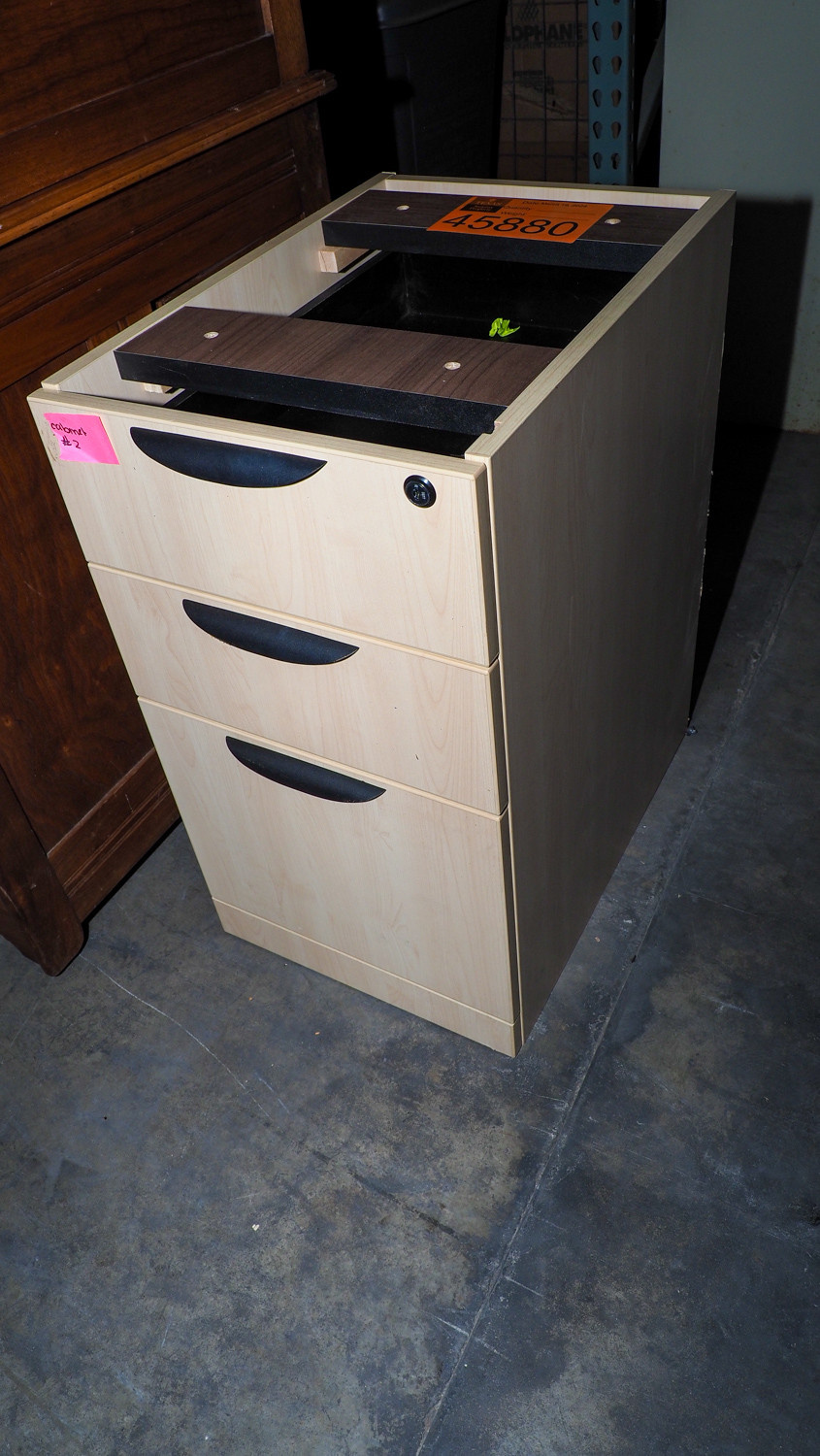 3 drawer wood cabinet - Swico Auctions