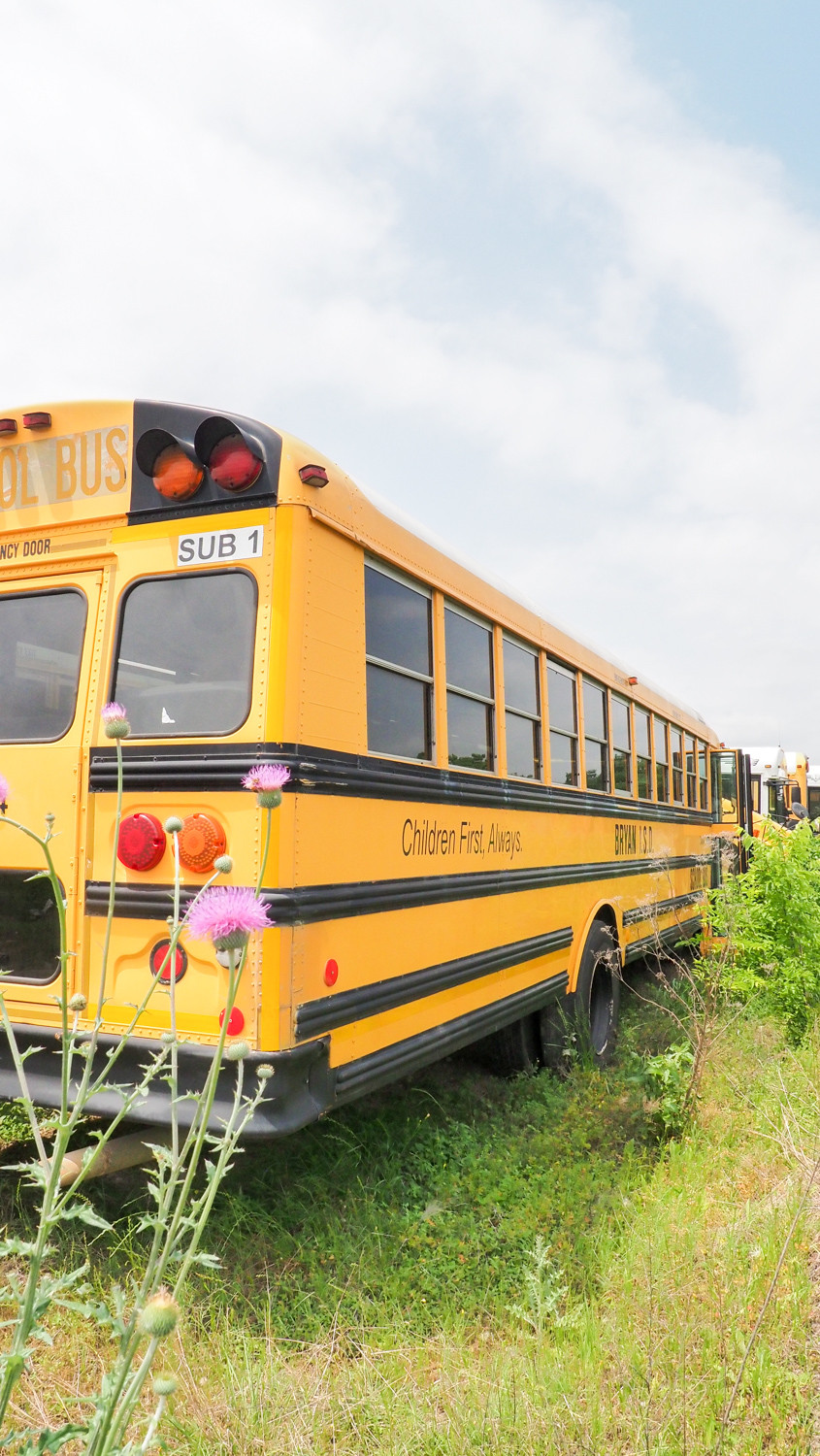 2000 Thomas Bus, VIN: 1HVBBABN2YH303404, OD: 229340 - Swico Auctions