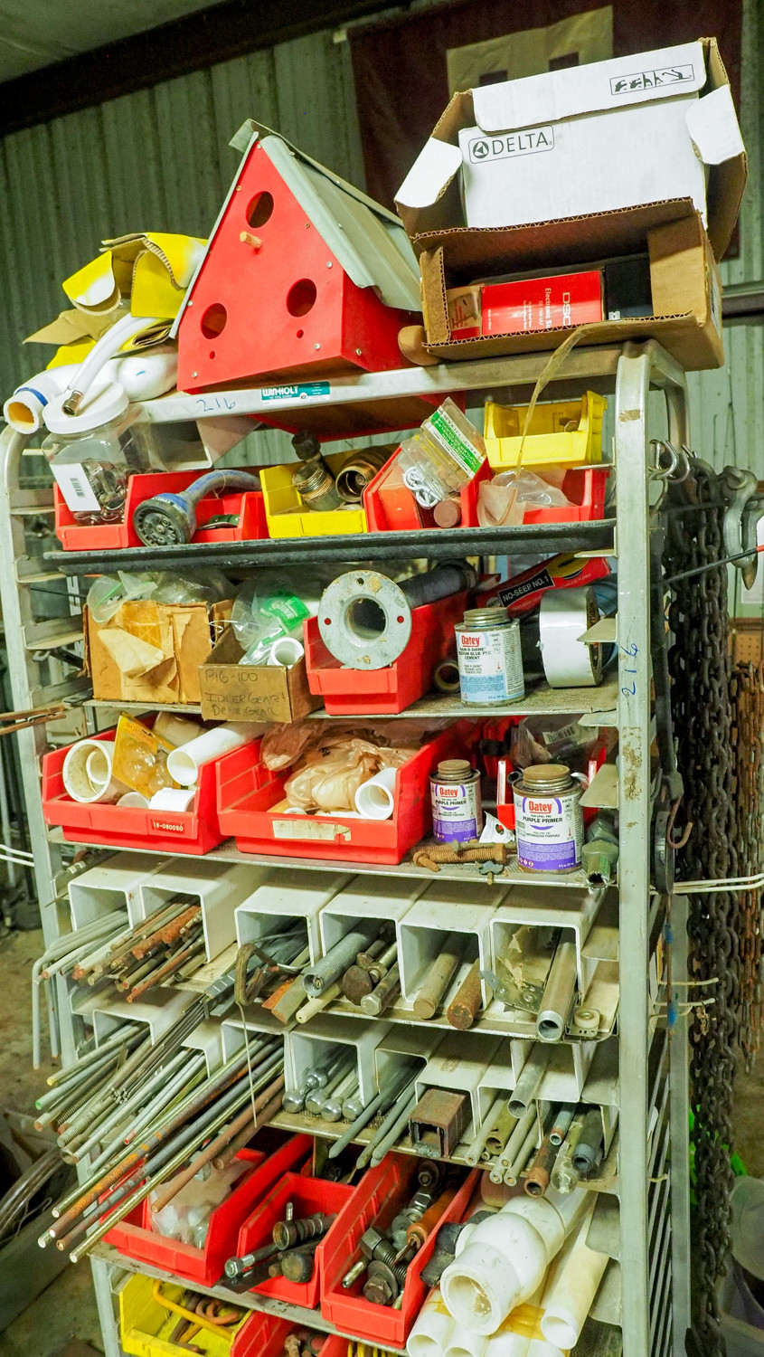 Handyman supply rack - Swico Auctions
