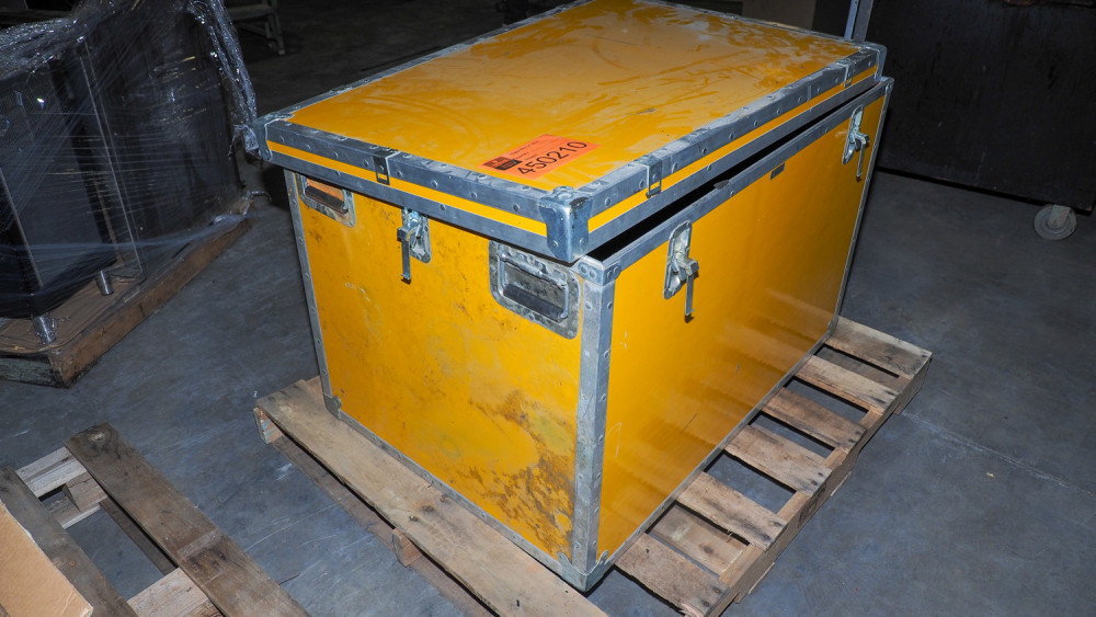Yellow shipping container - Swico Auctions