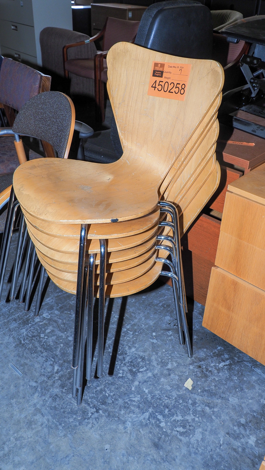 7 wood stack chairs - Swico Auctions