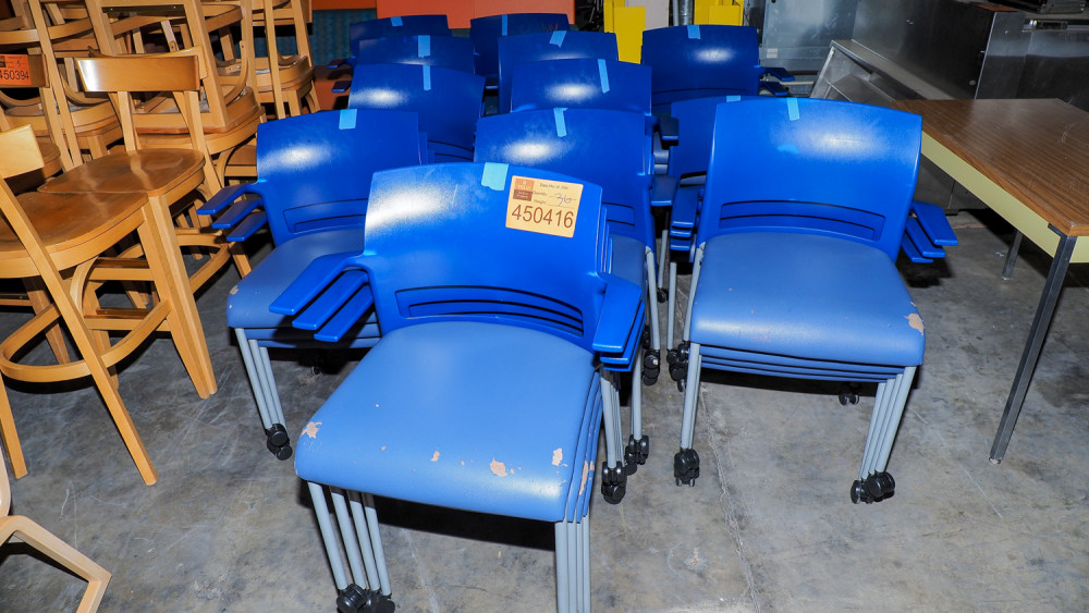 36 blue rolling chairs - Swico Auctions