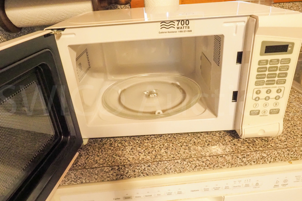 Rival microwave - Swico Auctions
