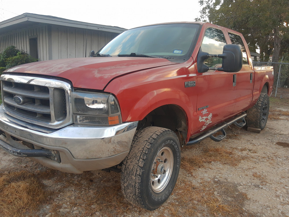 Lot: 10202004 Vehicle:2000 Ford F2500 Pickup 4X4 Vin: 1FTNW21F7YED52347 ...