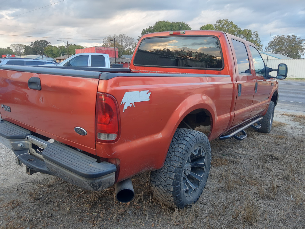 Lot: 10202004 Vehicle:2000 Ford F2500 Pickup 4X4 Vin: 1FTNW21F7YED52347 ...