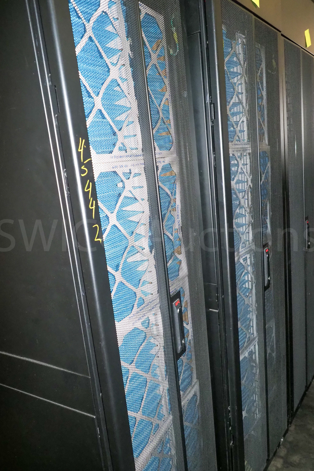 4 APC InRow Rack Cooling System Swico Auctions 4 APC InRow Rack Cooling System Swico Auctions