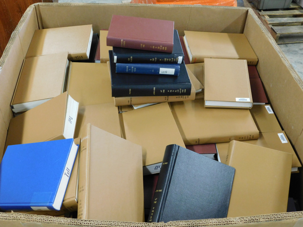 Pallet of random selections of Reference books - Swico Auctions