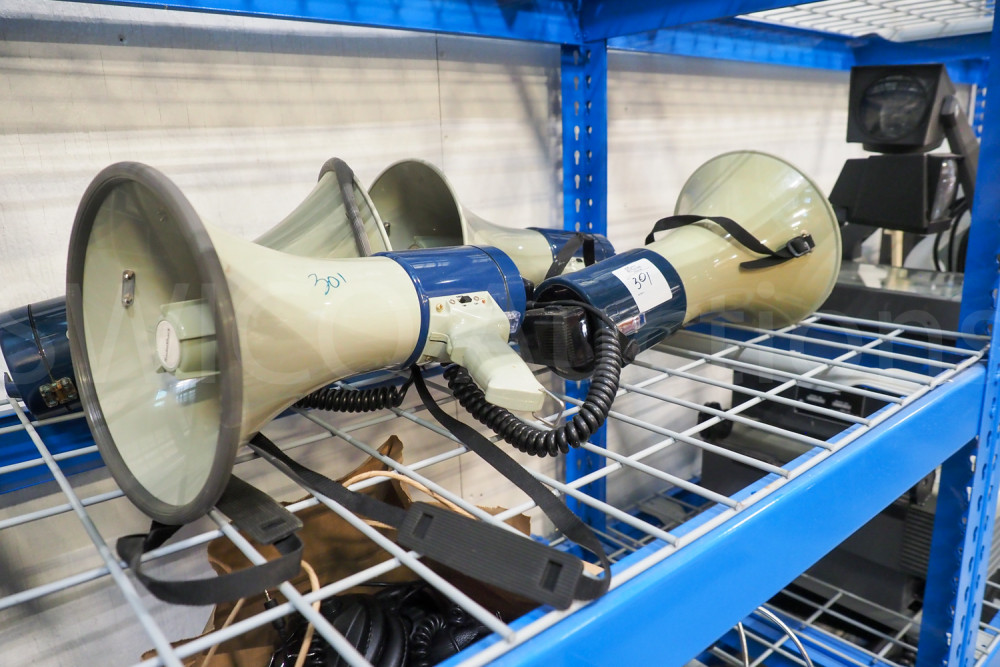 4 Megaphones - Swico Auctions