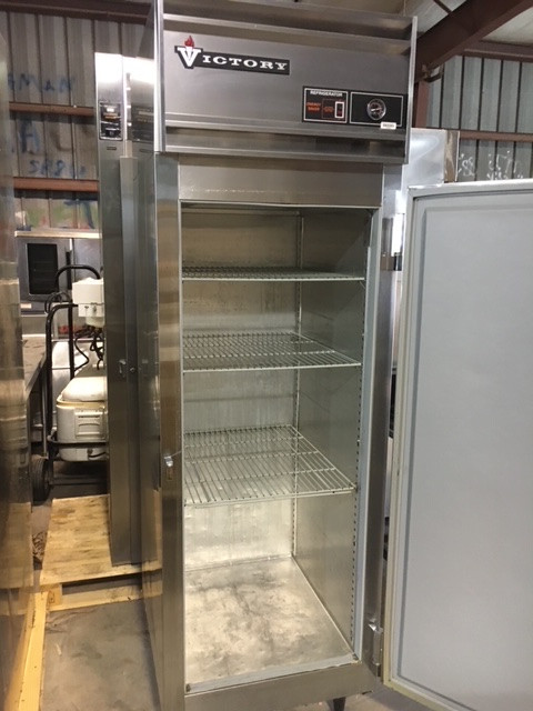 Victory refrigerator - Swico Auctions