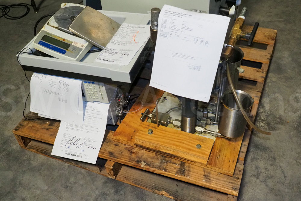 Pallet of lab equipment - Swico Auctions