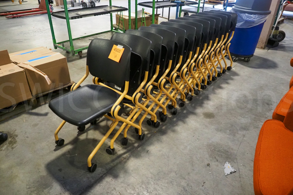 13 Black folding rolling chairs - Swico Auctions