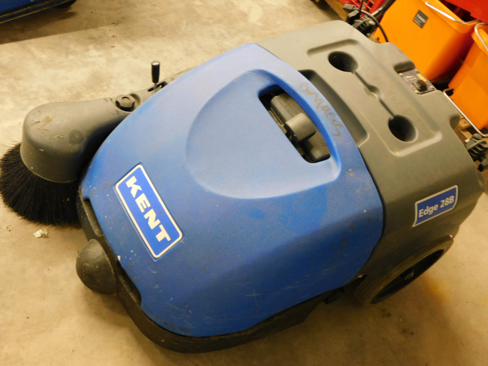 Kent Edge 28B floor sweeper. - Swico Auctions