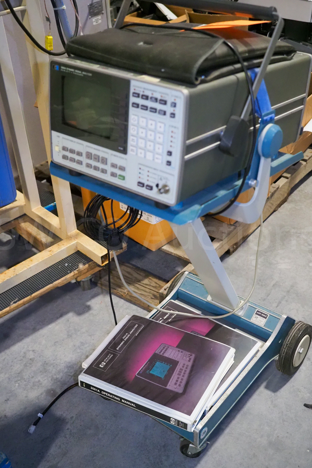 HP 3561 a dynamic signal analyzer - Swico Auctions