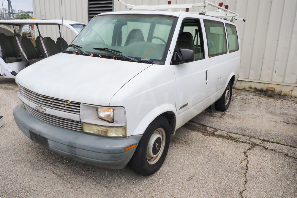 1998 Chevy Astro van, VIN: 8381, OD: 041652 - Swico Auctions