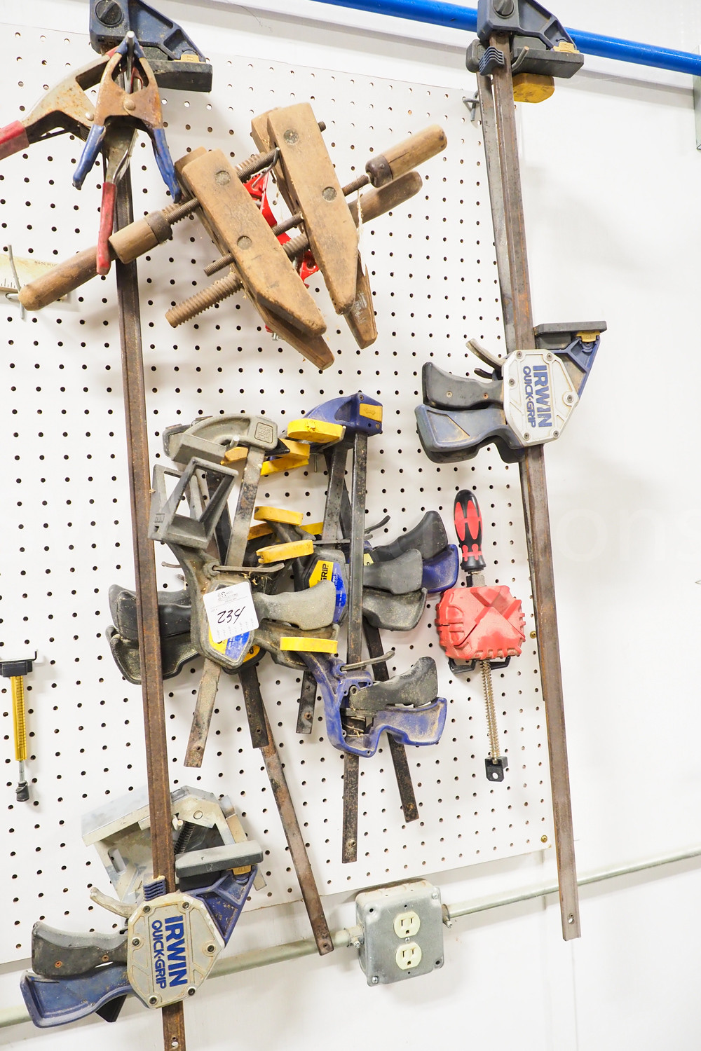 16 Clamps - Swico Auctions