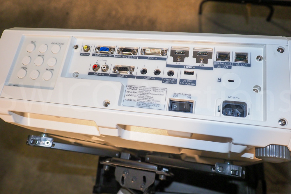 Panasonic PT-RZ570 digital projector - Swico Auctions