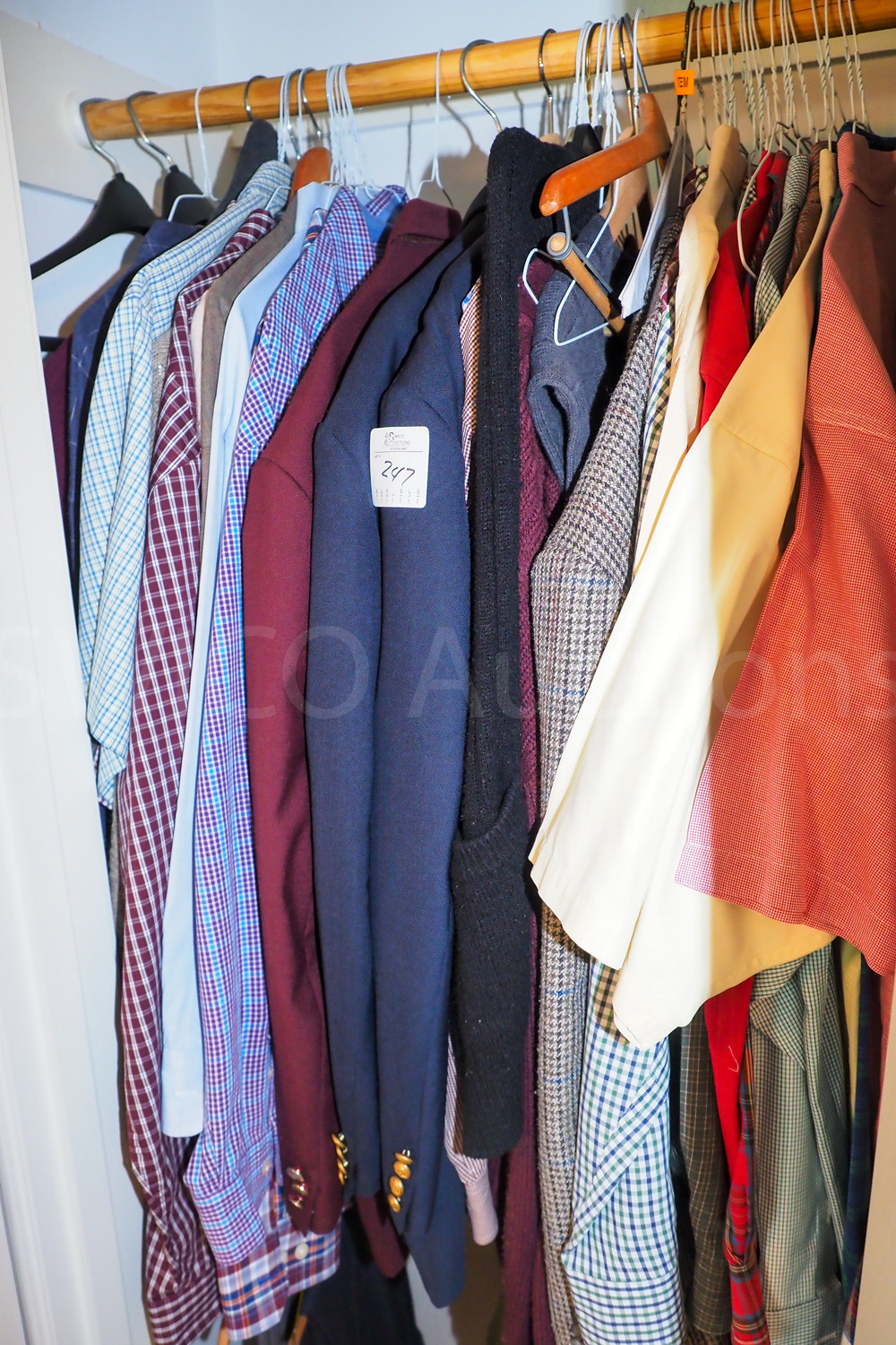 Men’s dress clothes - Swico Auctions