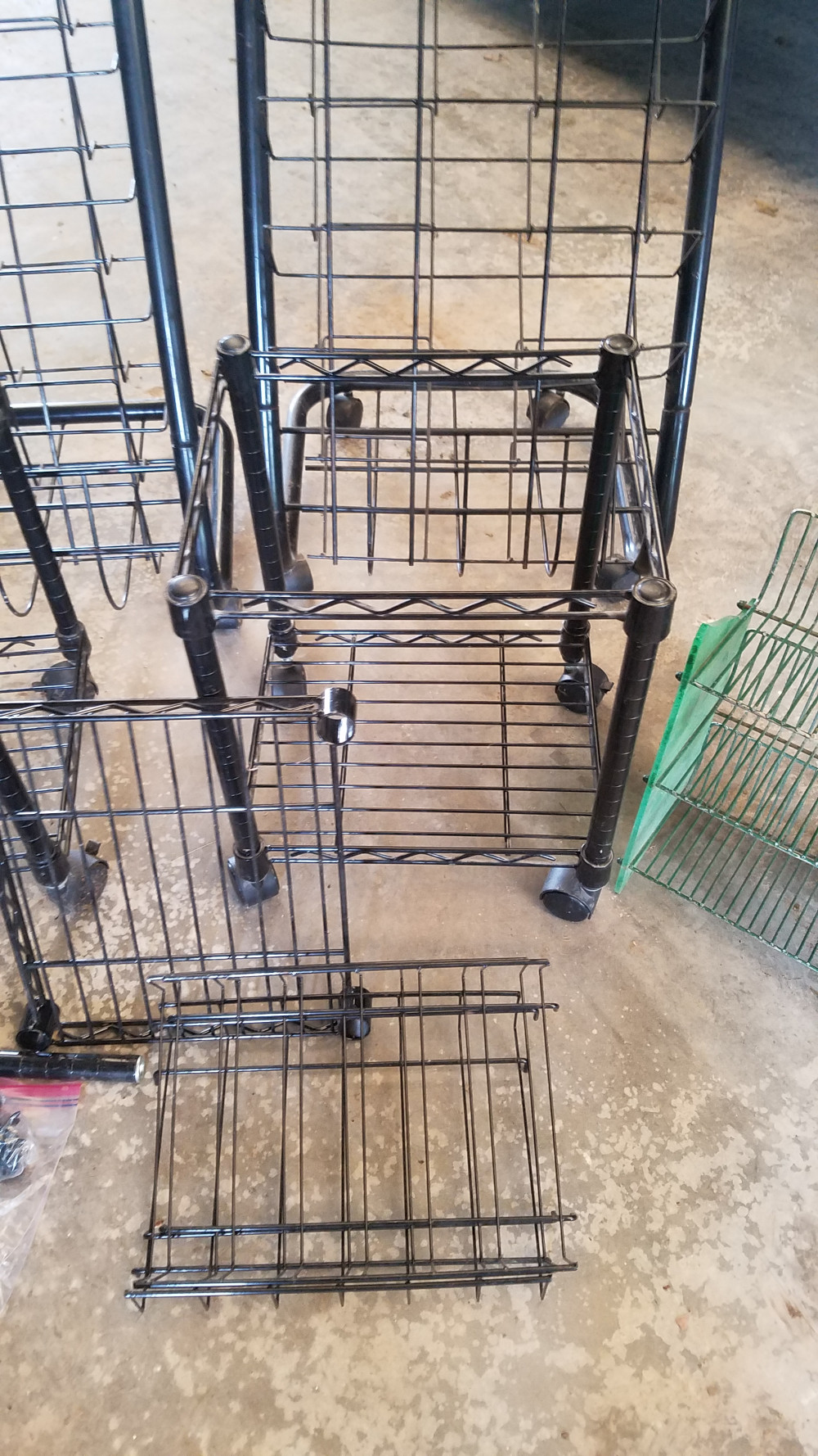 Assorted metal display stands - Swico Auctions